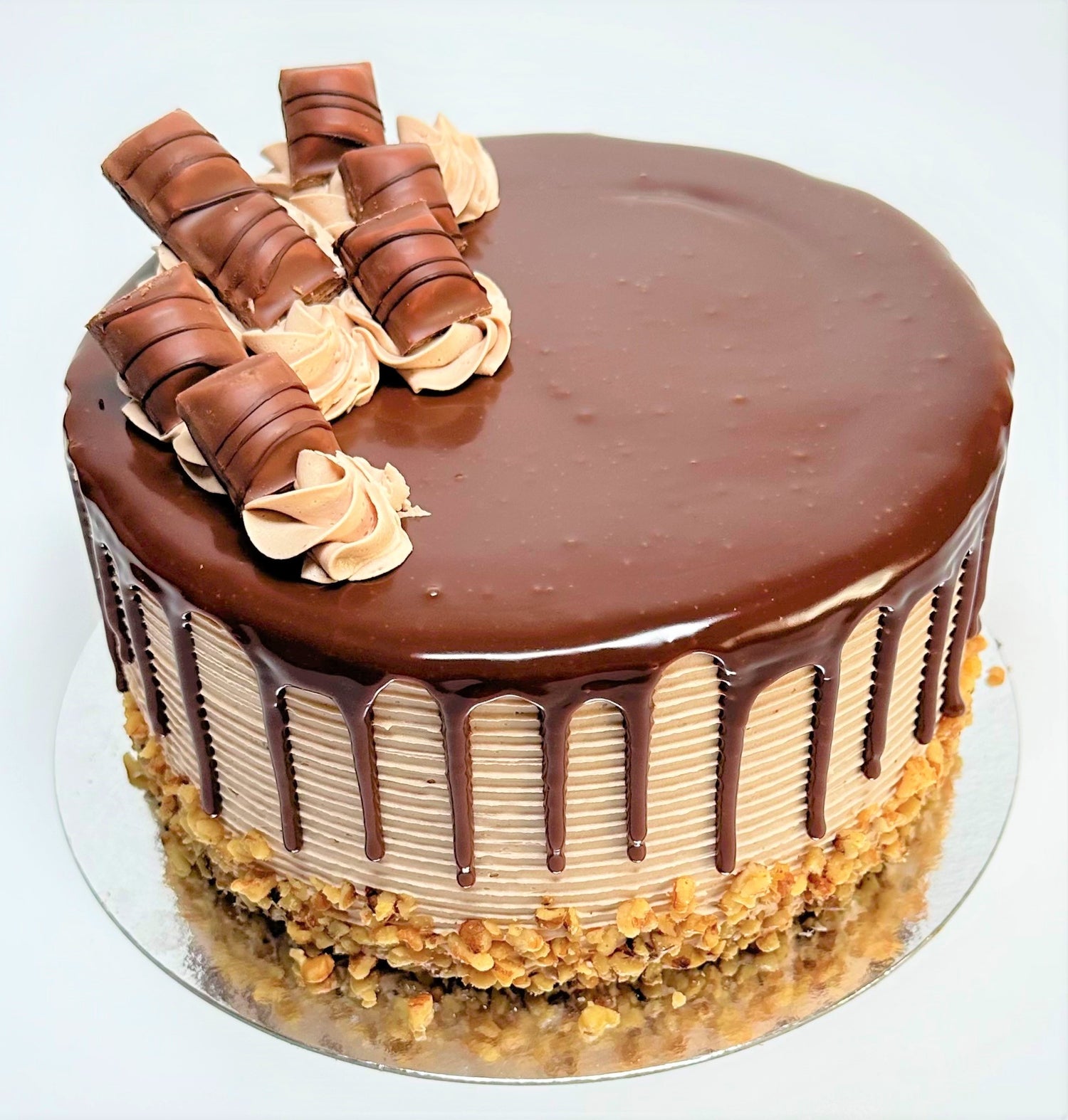 Kinder Bueno Cake | Truffles Bakers & Confectioners LTD